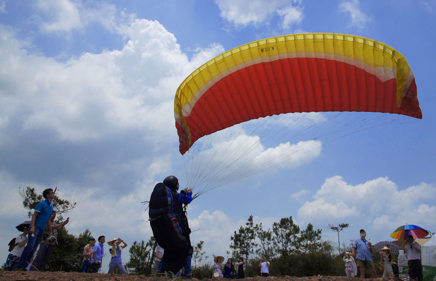Paragliding Test Flight Successfully Held at Tongshi Mountain of China ...