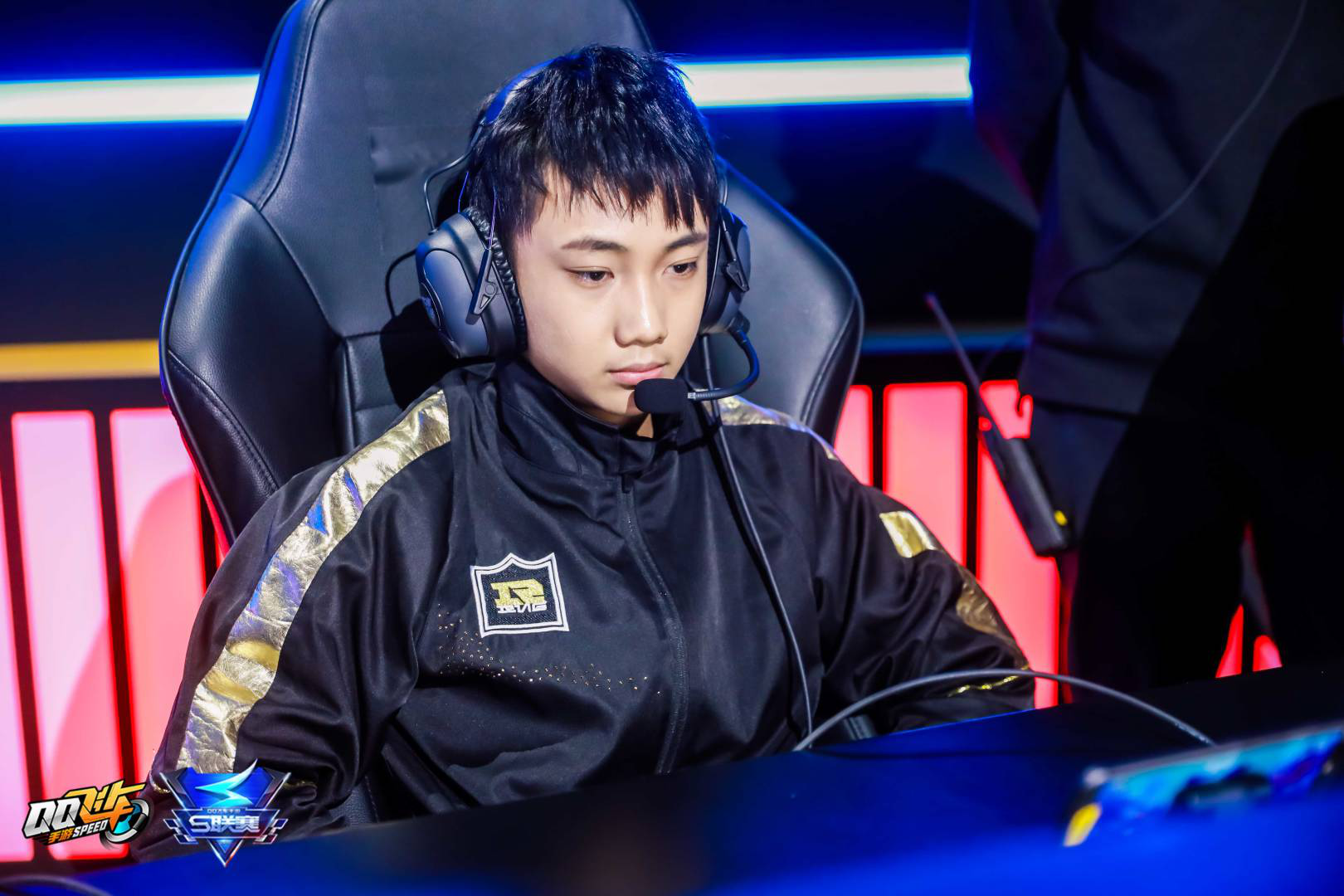 赛事中心 -【季后赛快讯】RNG.M3:2战胜EDG.M 披荆斩棘 冠军一步之遥！- QQ飞车手游 - 腾讯游戏