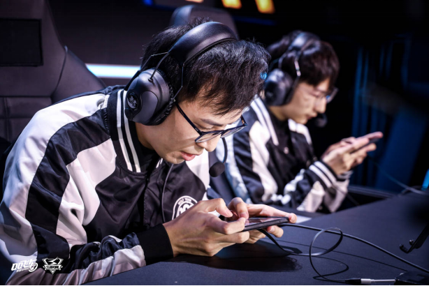 赛事中心 -【季后赛快讯】RSG3:1战胜RNG.M 会师成都决战冠军！- QQ飞车手游 - 腾讯游戏