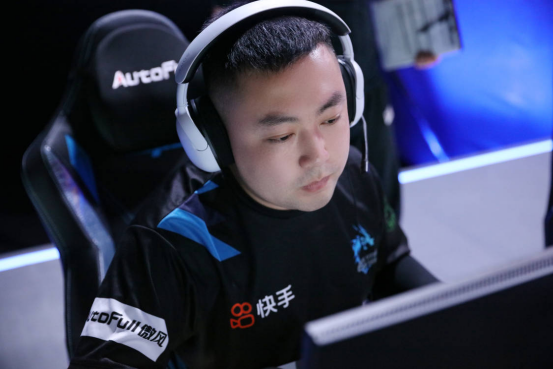 火线报道：First与yf上演狙击对决，WE和XROCK谁更胜一筹？ --穿越火线官方网站-腾讯游戏