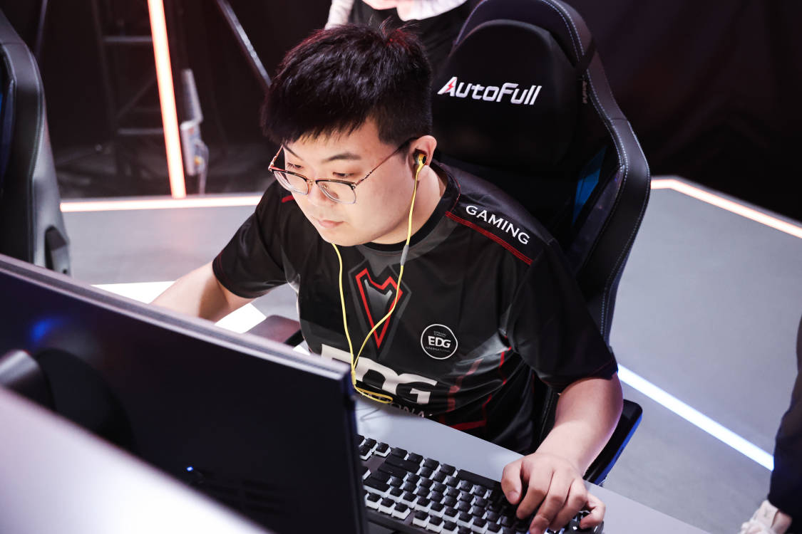 火线报道：EDG挑战Q9能否止住颓势，EP与WE狙击对决成焦点 --穿越火线官方网站-腾讯游戏