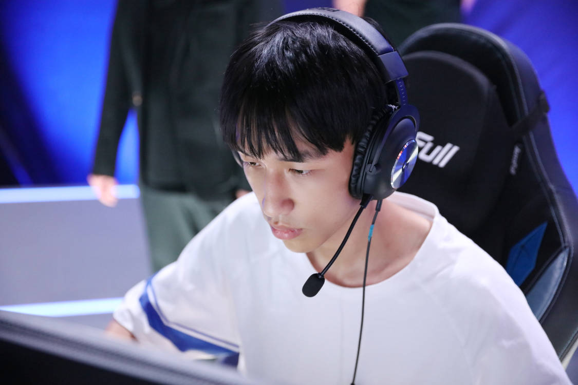 火线报道：eStar与REC.LGD四狙大战，EDG能否双杀Q9？ --穿越火线官方网站-腾讯游戏