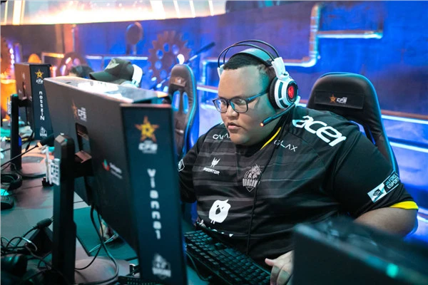 火线报道：《人物志》vianna1：撞破头皮只欲击败中国队的狂傲指挥 --穿越火线官方网站-腾讯游戏