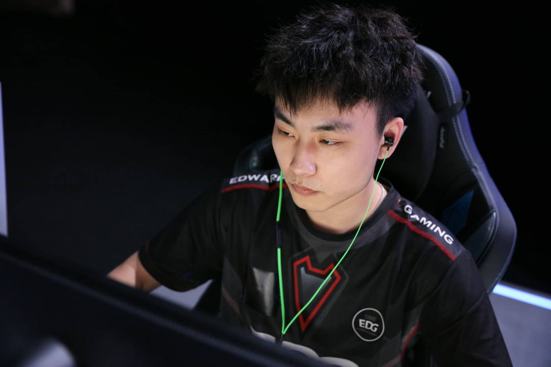 火线报道：eStar与REC.LGD四狙大战，EDG能否双杀Q9？ --穿越火线官方网站-腾讯游戏