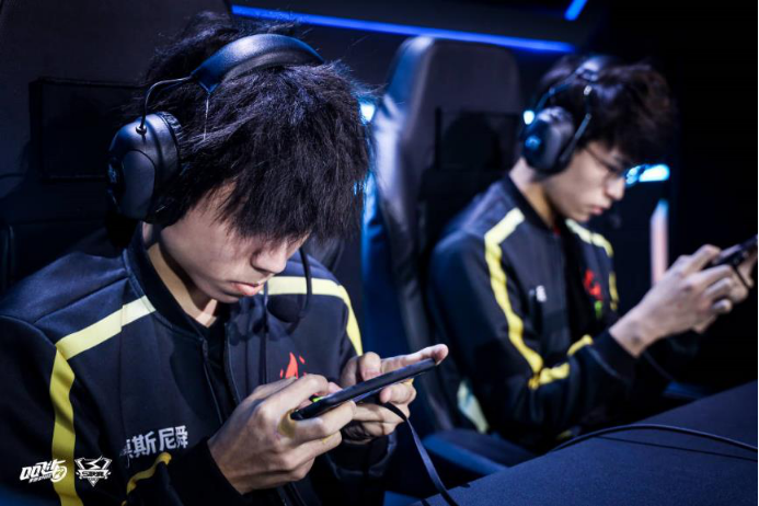 赛事中心 -【常规赛快讯】RNG.M 2：0战胜 JCR 势如破竹- QQ飞车手游 - 腾讯游戏