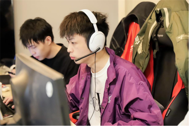 火线报道：独家专访CF选手YDSS：放弃读研并不后悔，电竞是人生分岔口 -穿越火线-CF-官方网站-腾讯游戏-三亿鼠标的枪战梦想