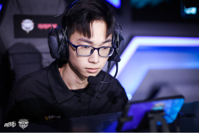 赛事中心 -【亚洲杯快讯】QG.MinMin力挫群雄 势均力敌以稳求胜- QQ飞车手游 - 腾讯游戏