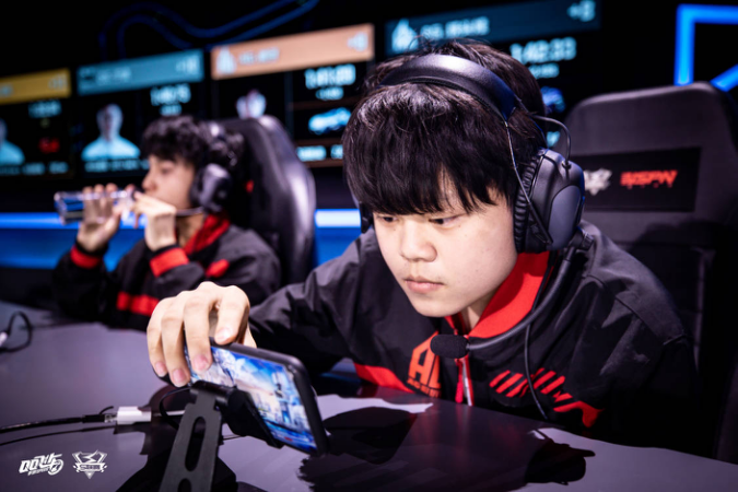 赛事中心 -【常规赛快讯】QG2:0战胜AG 棋高一着掌控全场- QQ飞车手游 - 腾讯游戏