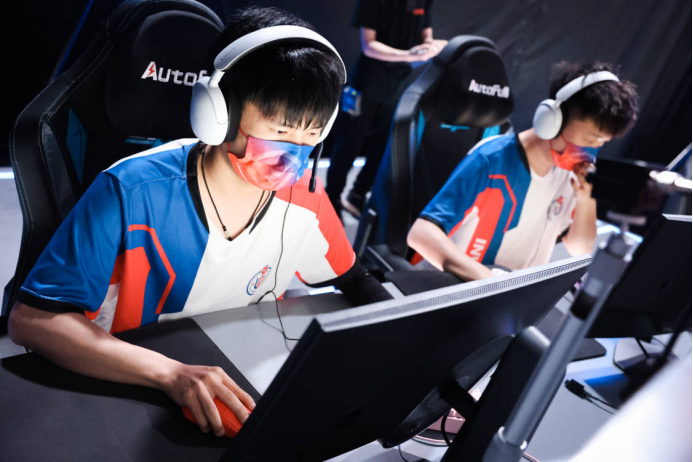 火线报道：REC.LGD能否打破AG不败金身？WE与白鲨开启狙击大战 --穿越火线官方网站-腾讯游戏