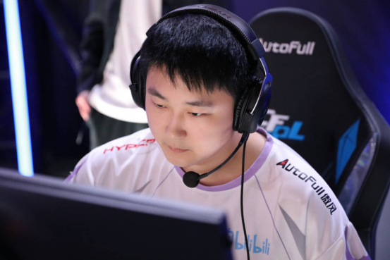 火线报道：First与yf上演狙击对决，WE和XROCK谁更胜一筹？ --穿越火线官方网站-腾讯游戏