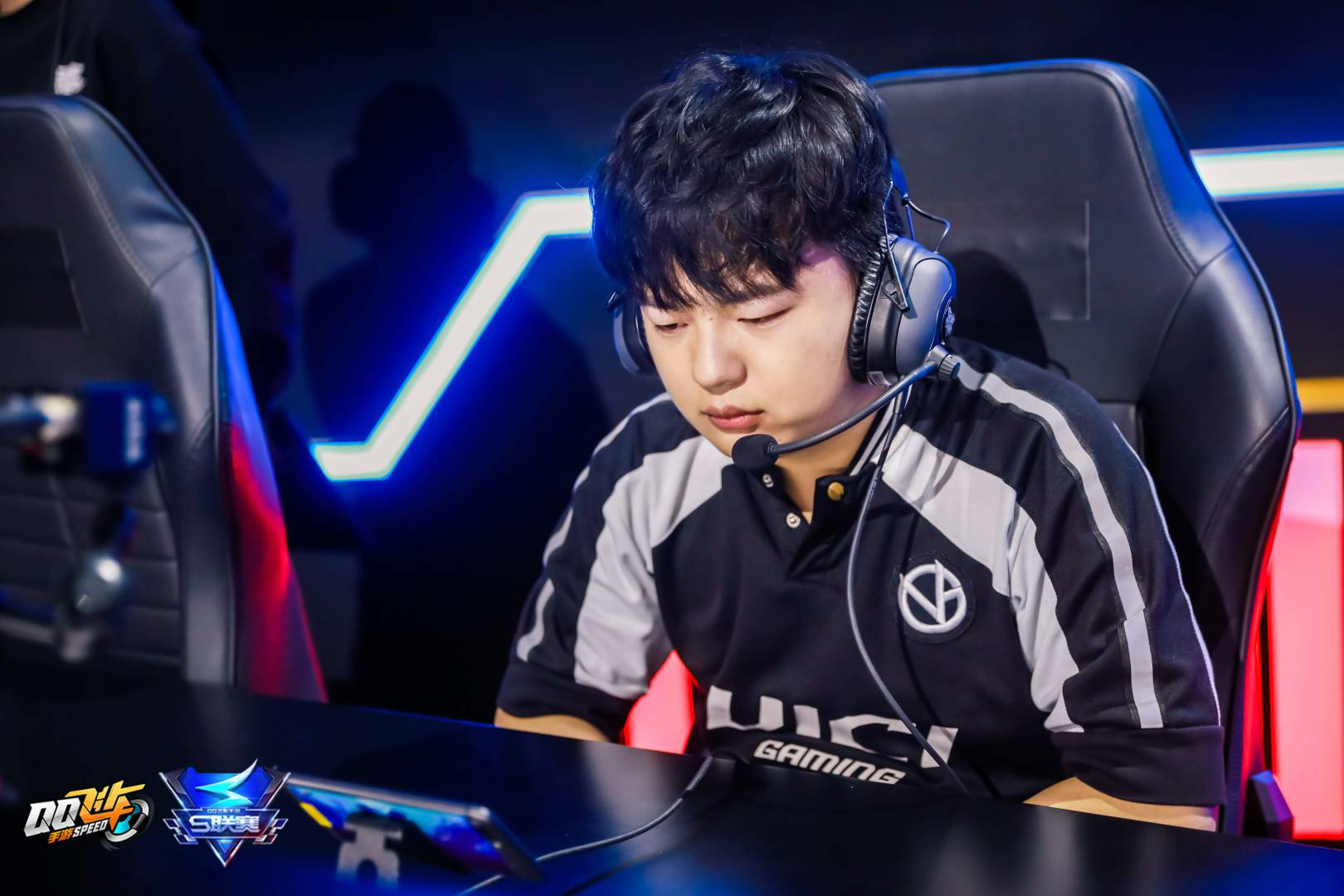 赛事中心 -【常规赛快讯】VG2:1战胜KING 昆兰打破“solo魔咒”- QQ飞车手游 - 腾讯游戏