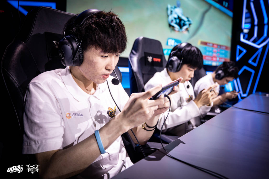 赛事中心 -【常规赛快讯】QG2:0战胜AG 棋高一着掌控全场- QQ飞车手游 - 腾讯游戏