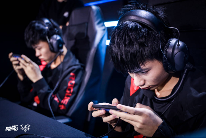 赛事中心 -【常规赛快讯】QG2:0战胜RWK 战术清晰锁定胜利- QQ飞车手游 - 腾讯游戏