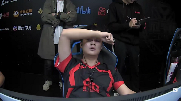 [CFPL] 名场面——马哲决赛惊现枪托飞人，背身之王绝迹描边枪法-其他-玩加电竞WanPlus - 玩加电竞