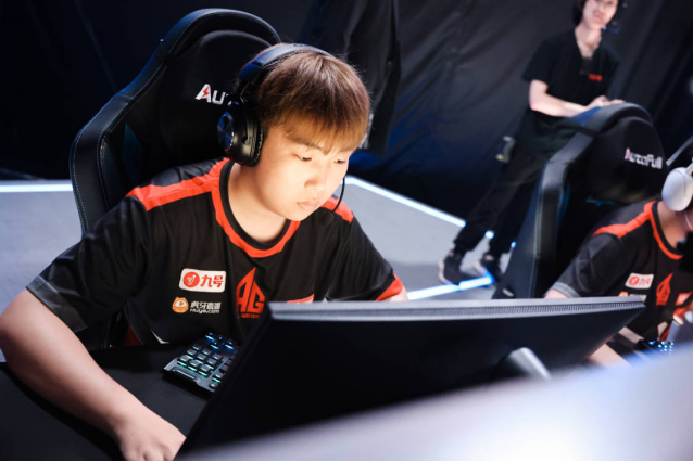 火线报道：【解说锐评】姜姜锐评焦点战AG对阵REC.LGD成败关键因素！ --穿越火线官方网站-腾讯游戏