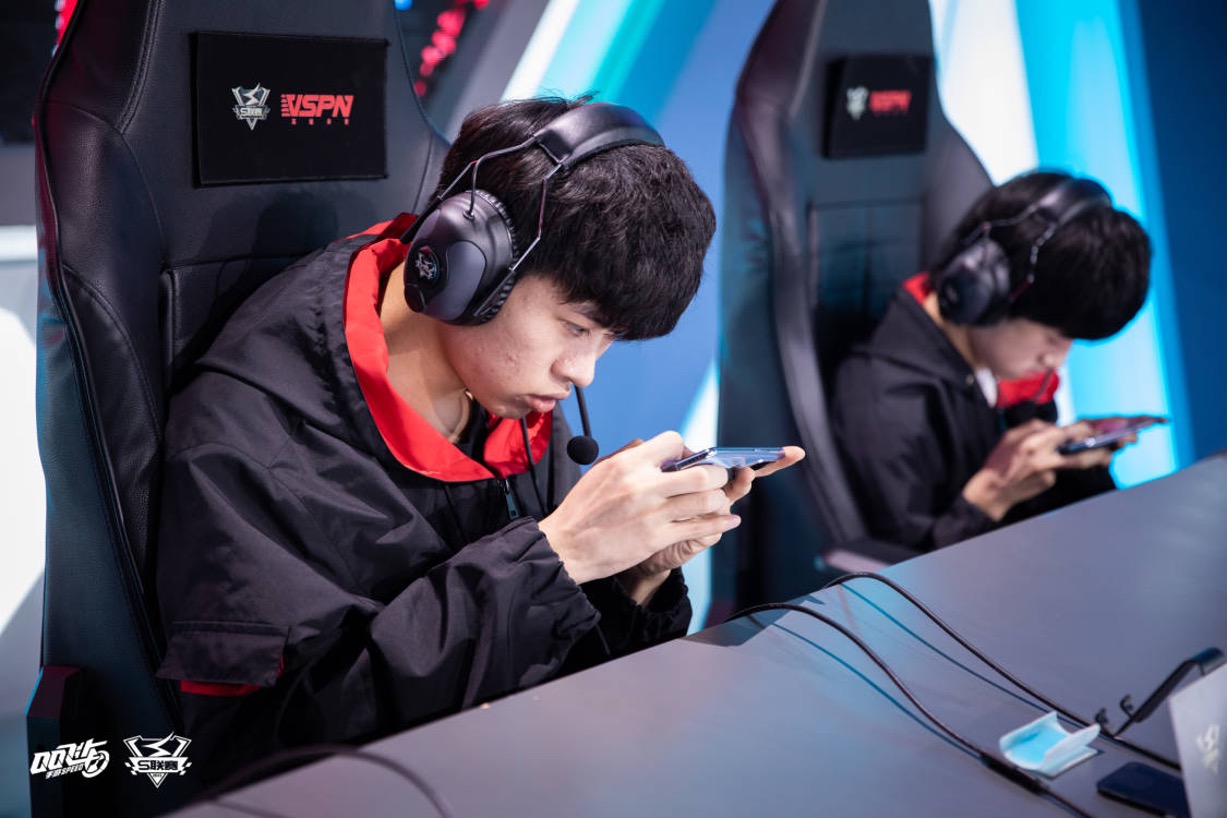 赛事中心 -【常规赛快讯】RNG.M3:0战胜RWK 云海连刷五张赛道纪录- QQ飞车手游 - 腾讯游戏