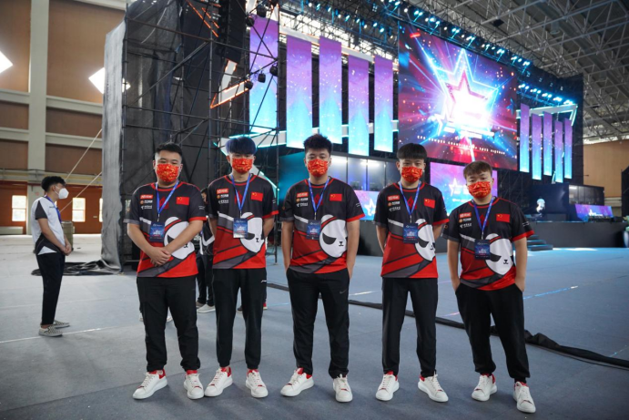 [穿越火线] AG率先挺进世锦赛决赛 赛后集体为领队庆生--玩加电竞WanPlus - 玩加电竞