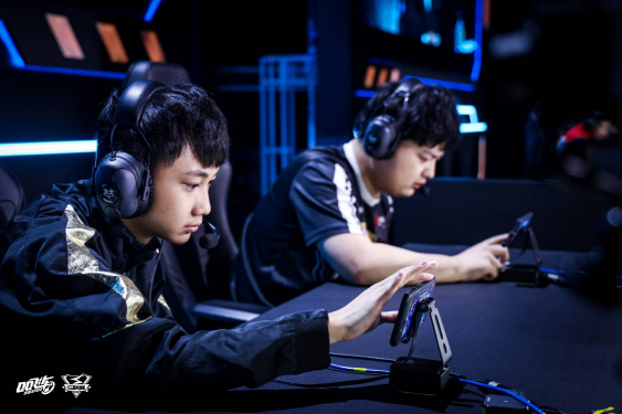 赛事中心 -【常规赛快讯】RNG.M2:1战胜Q9 赛风稳健紧抓胜机- QQ飞车手游 - 腾讯游戏