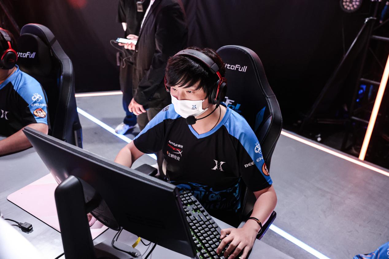 火线报道：【解说锐评】J1E与Lsn正面交锋，70KG、宇航锐评比赛胜负关键！ --穿越火线官方网站-腾讯游戏