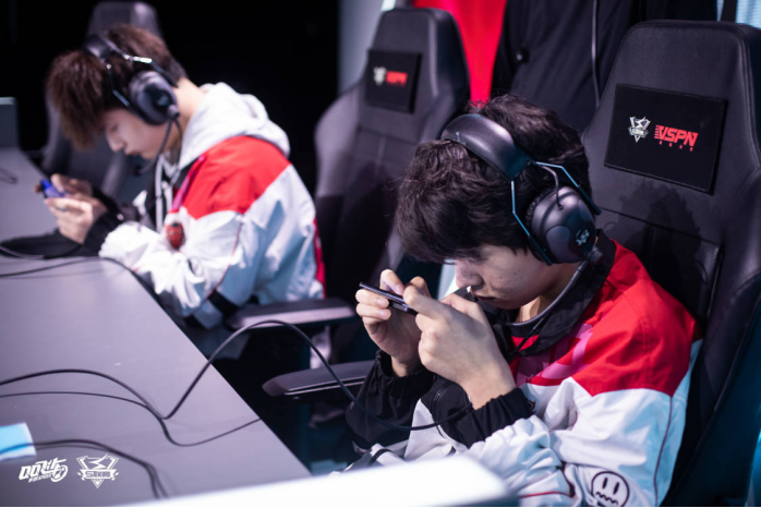 赛事中心 -【常规赛快讯】JCR2:1战胜RDG JCR.千寻鏖战取胜- QQ飞车手游 - 腾讯游戏