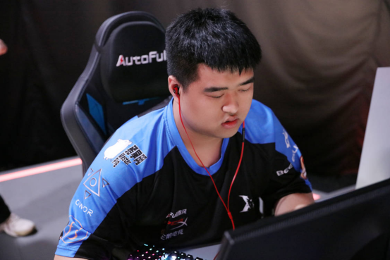 火线报道：First与yf上演狙击对决，WE和XROCK谁更胜一筹？ --穿越火线官方网站-腾讯游戏