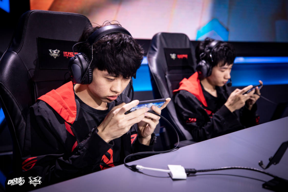 赛事中心 -【季后赛快讯】RNG.M 3:1战胜RWK 实力不凡奋力向前！- QQ飞车手游 - 腾讯游戏