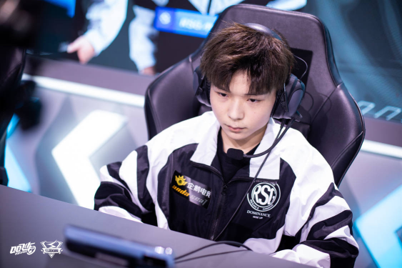 赛事中心 -【常规赛快讯】RSG2:1战胜RWK 无惧强敌战至终章！- QQ飞车手游 - 腾讯游戏