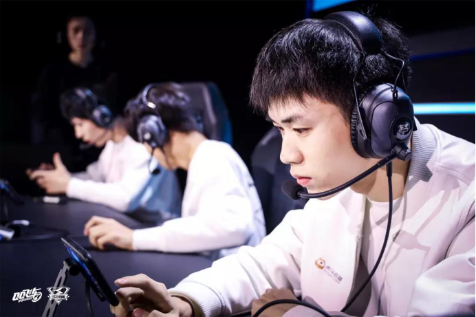 赛事中心 -QG晋级之路 生而无畏，剑指三冠！- QQ飞车手游 - 腾讯游戏