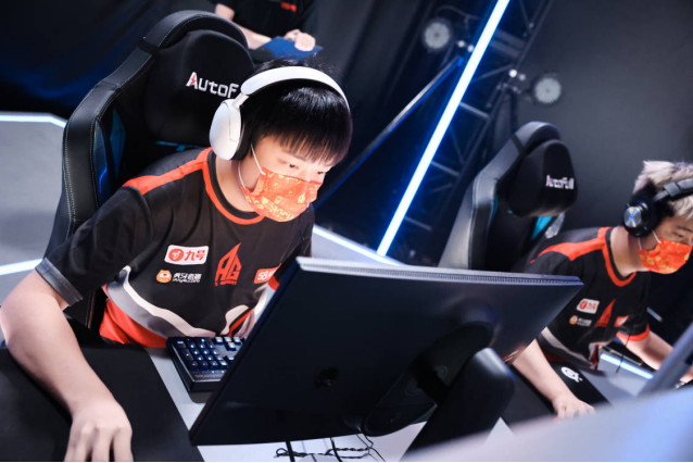 火线报道：【解说锐评】姜姜锐评焦点战AG对阵REC.LGD成败关键因素！ -穿越火线-CF-官方网站-腾讯游戏-三亿鼠标的枪战梦想