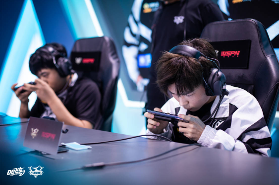 赛事中心 -【常规赛快讯】RSG2:1战胜RWK 无惧强敌战至终章！- QQ飞车手游 - 腾讯游戏