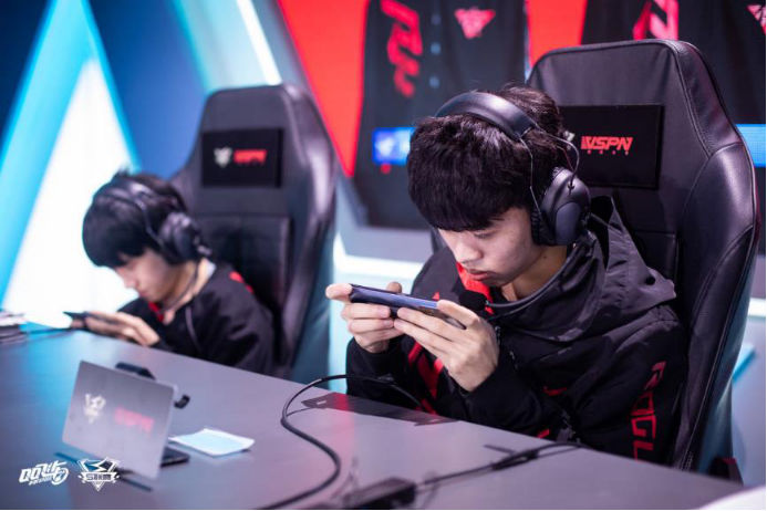 赛事中心 -【常规赛快讯】QG 2:0战胜RWK 锋芒毕露赢得首胜- QQ飞车手游 - 腾讯游戏