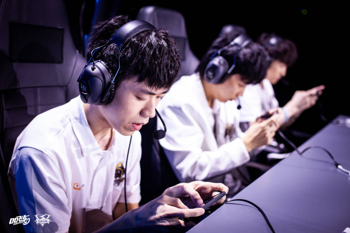 赛事中心 -【常规赛快讯】RNG.M2:0战胜QG 来势汹汹喜获开门红- QQ飞车手游 - 腾讯游戏