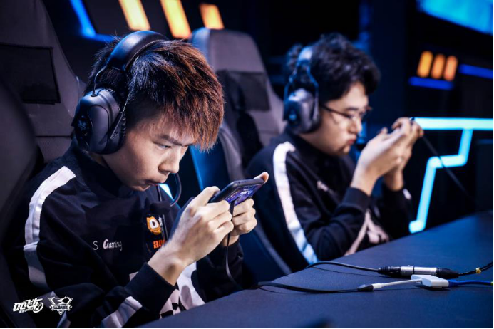 赛事中心 -【常规赛快讯】RSG2:0战胜Q9 RSG.小钰三刷赛道纪录- QQ飞车手游 - 腾讯游戏