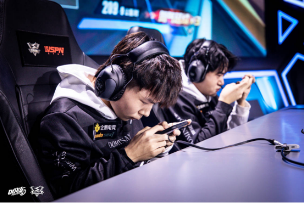 赛事中心 -【常规赛快讯】RNG.M2:0战胜RSG 赛车ECU屡创奇迹- QQ飞车手游 - 腾讯游戏