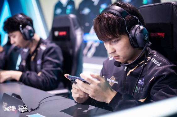 赛事中心 -【常规赛快讯】RNG.M2:0战胜WLG.EDGM连破纪录气势如虹！- QQ飞车手游 - 腾讯游戏