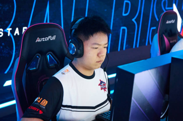 [穿越火线] 锋芒人物志——念旧：物我两忘力挫群雄，争冠舍我其谁？--玩加电竞WanPlus - 玩加电竞