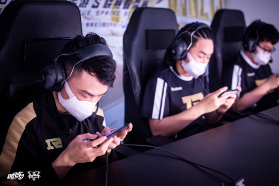 赛事中心 -【常规赛快讯】QG2:1战胜RNG.M 神仙大战全程高能- QQ飞车手游 - 腾讯游戏