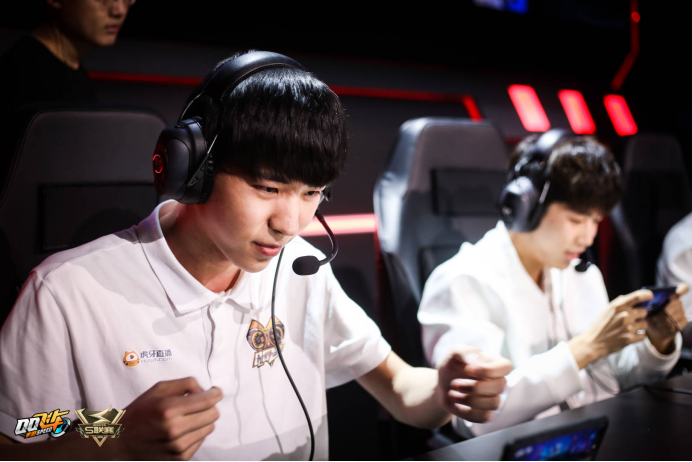 赛事中心 -【常规赛快讯】QG3:2战胜RNG.M 成功进击总决赛- QQ飞车手游 - 腾讯游戏