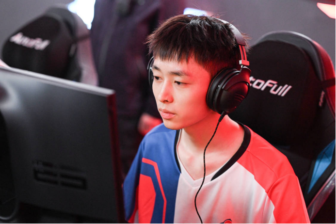 火线报道：【解说锐评】遏制双狙发挥，成为AG本场比赛破局的关键！ --穿越火线官方网站-腾讯游戏