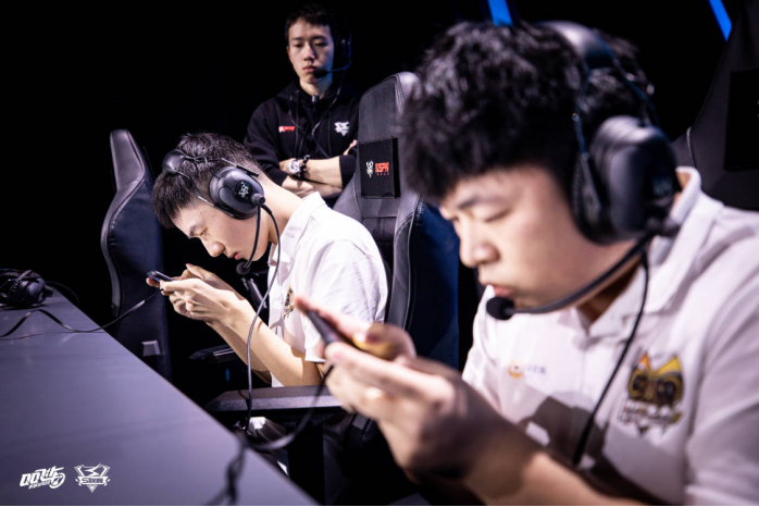 赛事中心 -【常规赛快讯】QG2:0战胜RNG.M 稳中求胜强势复仇- QQ飞车手游 - 腾讯游戏