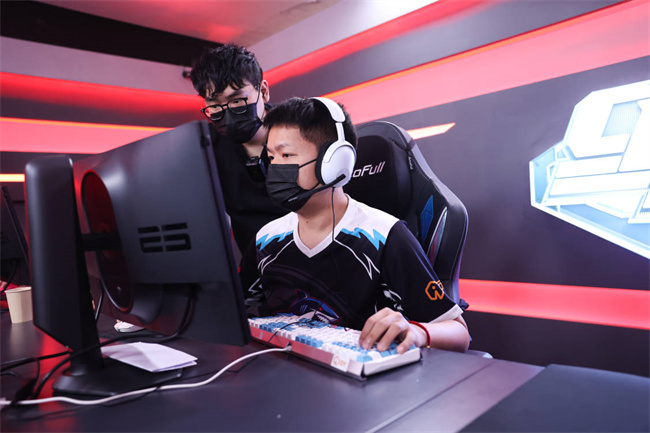 火线报道：最后一张总决赛门票之争，REC.LGD双杀还是BS复仇？ --穿越火线官方网站-腾讯游戏