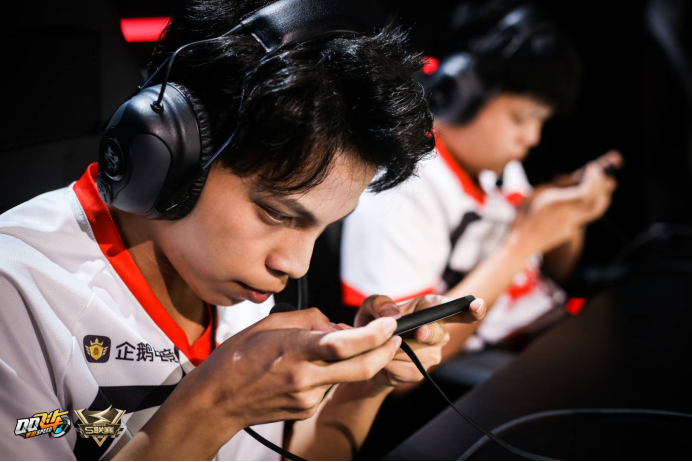 赛事中心 -【季后赛快讯】AG3:2战胜W.EDGM AG.铁头娃稳到最后- QQ飞车手游 - 腾讯游戏