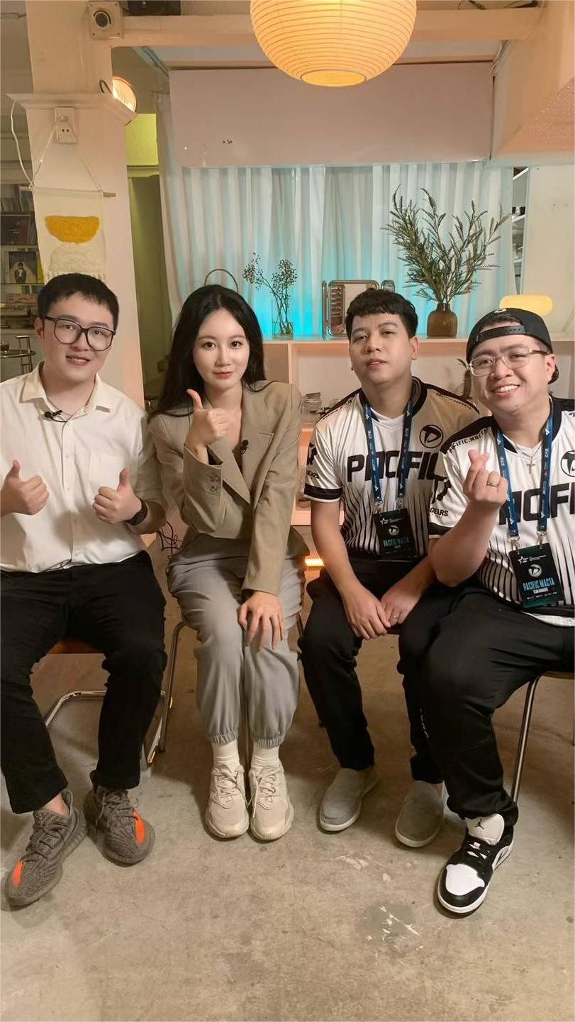 火线报道：【世锦赛日志】怪咔、姜姜和昊巍参与《CFS Talk Talk》节目录制 --穿越火线官方网站-腾讯游戏