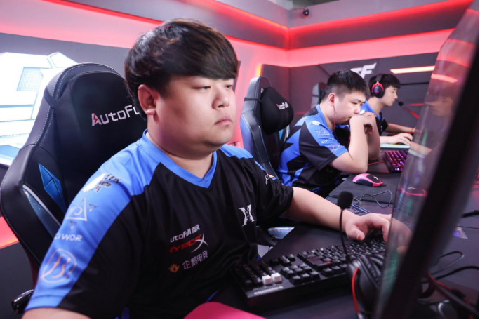 火线报道："五边形战士"yf对决"萧大C" Xxiao，谁能率队晋级？ --穿越火线官方网站-腾讯游戏