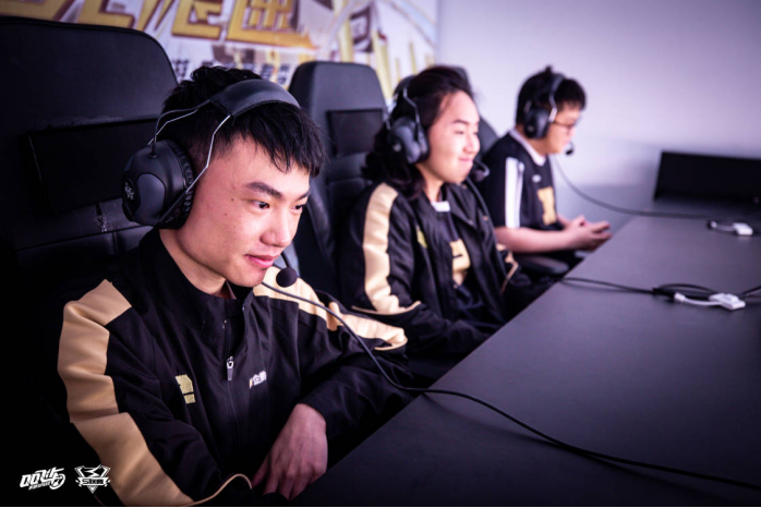 赛事中心 -【常规赛快讯】RNG.M2:1战胜RDG 张弛有度发挥出色- QQ飞车手游 - 腾讯游戏