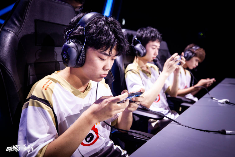 赛事中心 -【常规赛快讯】RSG2:0完胜Weibo 默契十足经验老道- QQ飞车手游 - 腾讯游戏