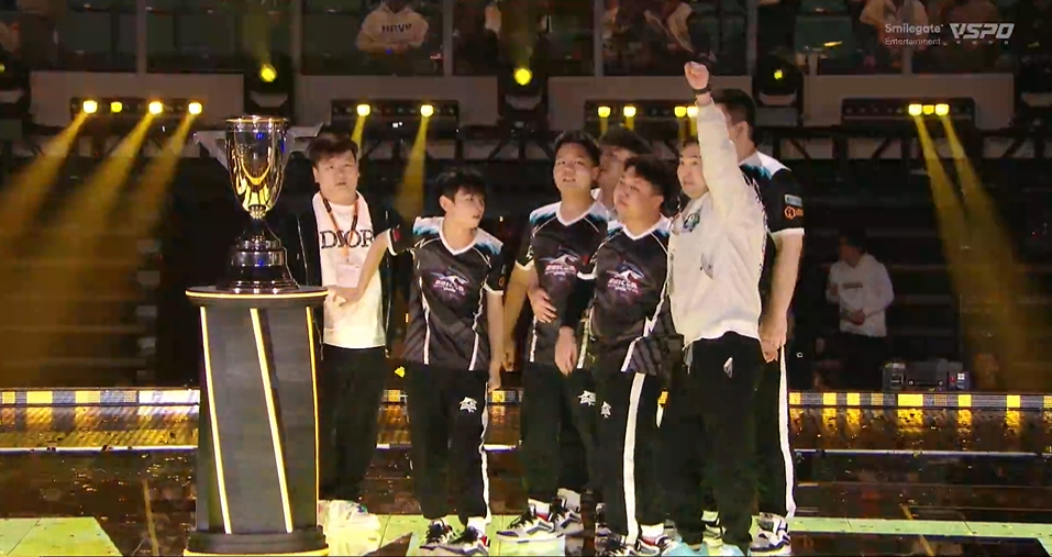 火线报道：成功蝉联两连冠！恭喜BS斩获2023CFS世界总决赛冠军 --穿越火线官方网站-腾讯游戏