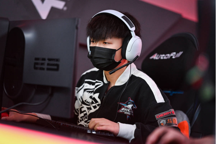 火线报道：枪法战术与教练的多维度博弈，BS和REC.LGD谁主沉浮 --穿越火线官方网站-腾讯游戏