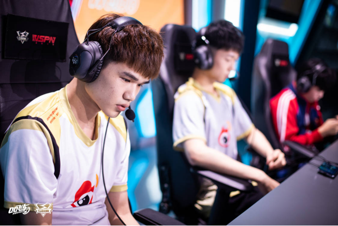 赛事中心 -【常规赛快讯】RNG.M2:0战胜Weibo 道具赛速战速决- QQ飞车手游 - 腾讯游戏