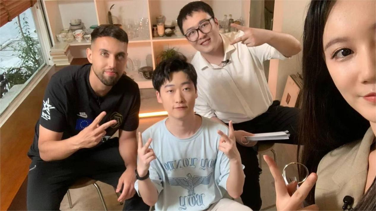 火线报道：【世锦赛日志】怪咔、姜姜和昊巍参与《CFS Talk Talk》节目录制 --穿越火线官方网站-腾讯游戏